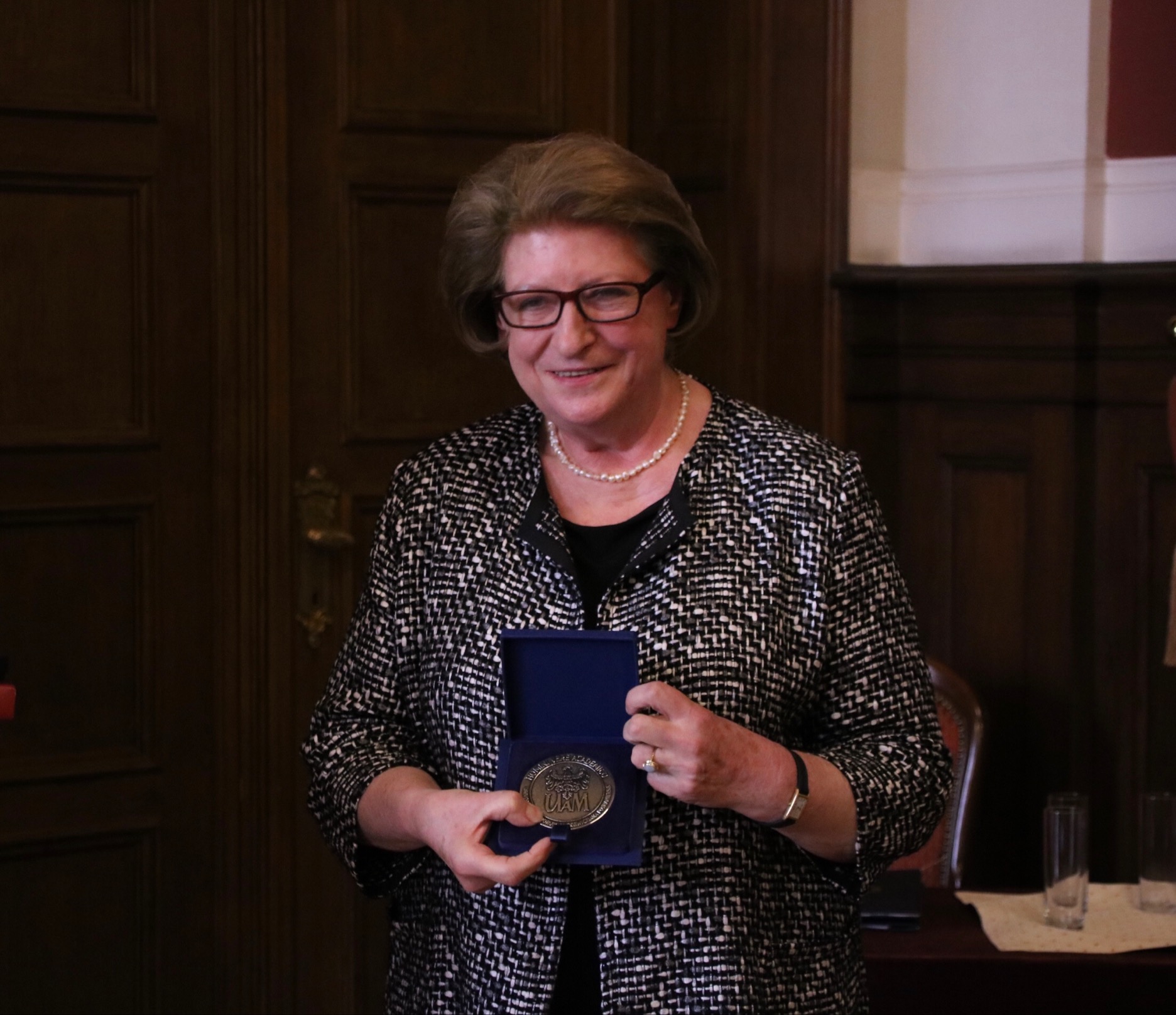 Prof. Hanna Suchocka z medalem Homini Vere Academico | wpoznaniu.pl