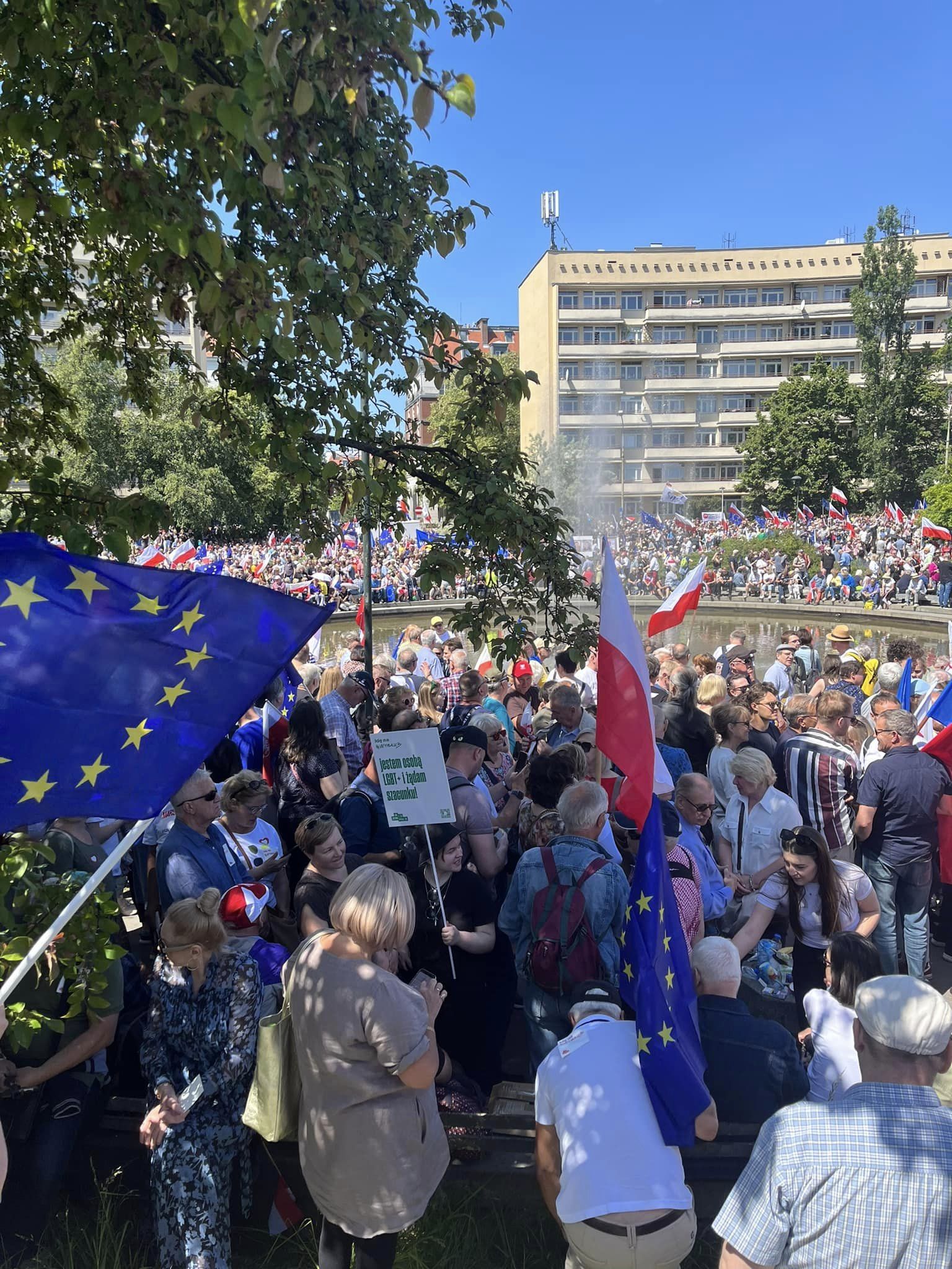500 tys. demonstrantów w Warszawie. W tym poznańscy politycy