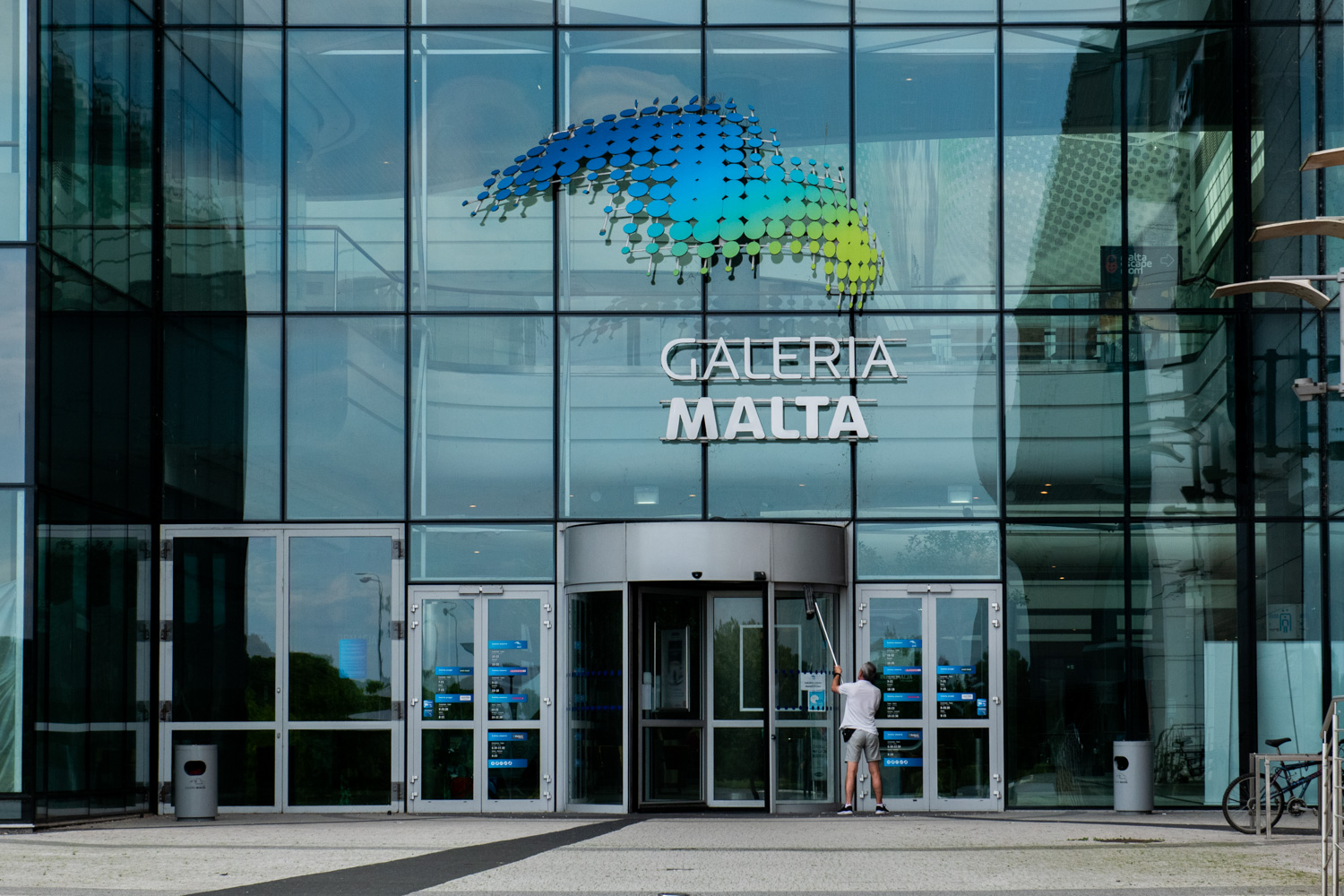 Rozbiórka Galerii Malta. Inwestor chce wyciąć 32 drzewa