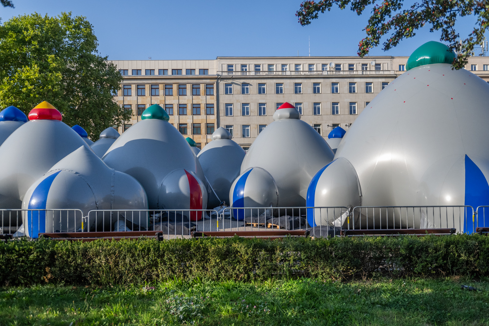 Luminarium stanęło na placu Wolności. Można w nim doświadczyć zjawiska ...