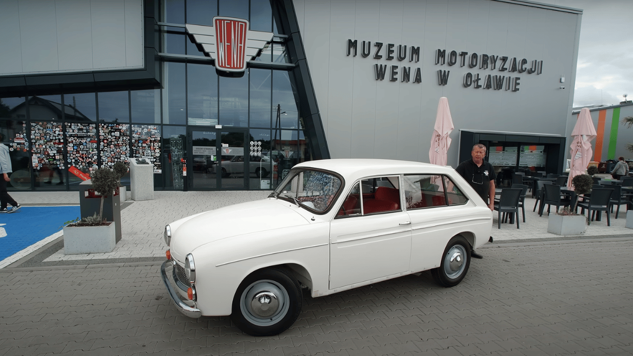 Drifty zabytkowych samochodów i jedyna Syrena w wersji hatchback ...